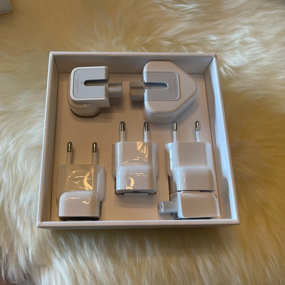 Apple | Cell Phones & Accessories | Apple World Travel Adapter Kit ...